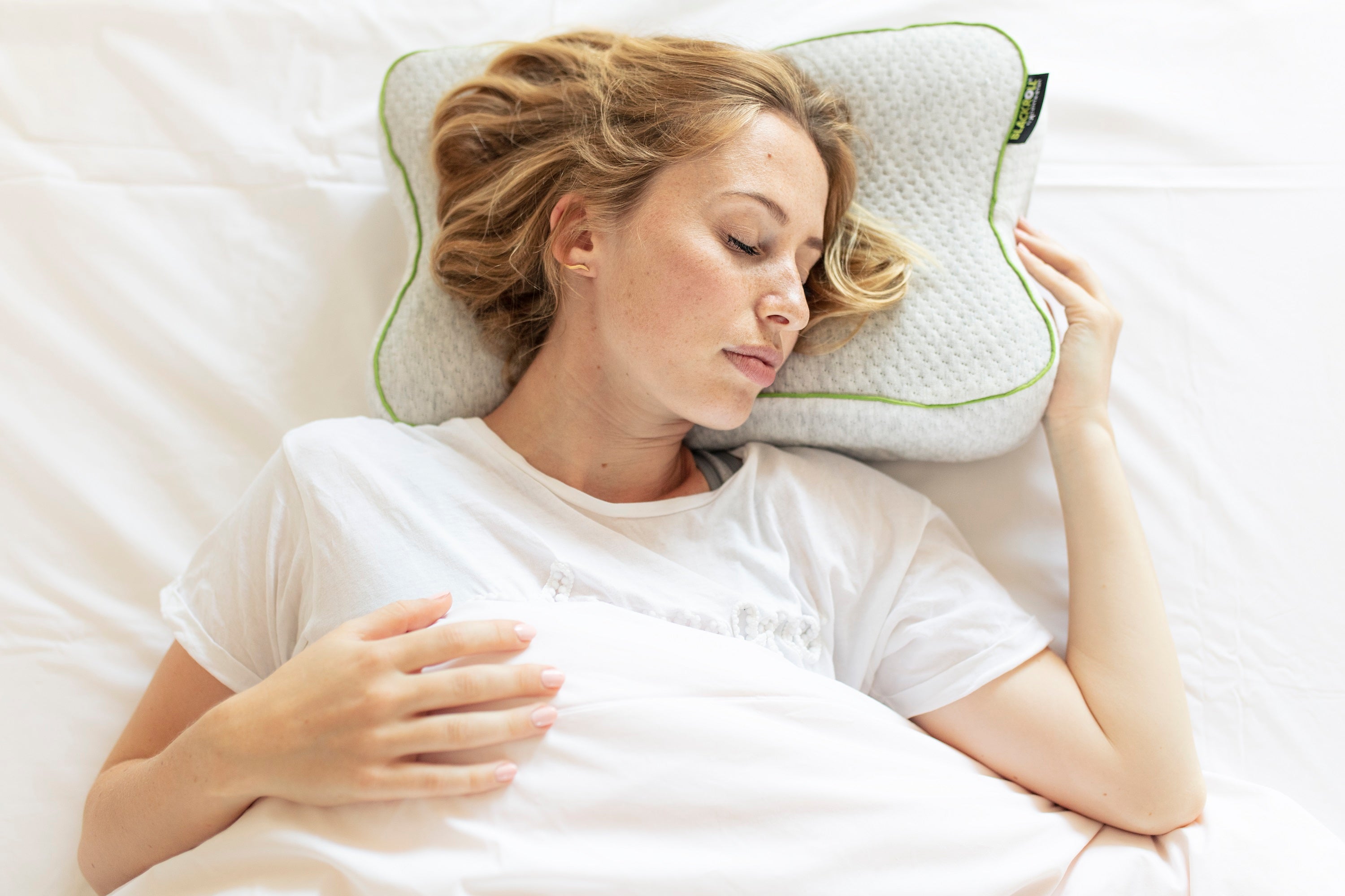 Memory foam pillow with neck support | BLACKROLL® RECOVERY PILLOW ...